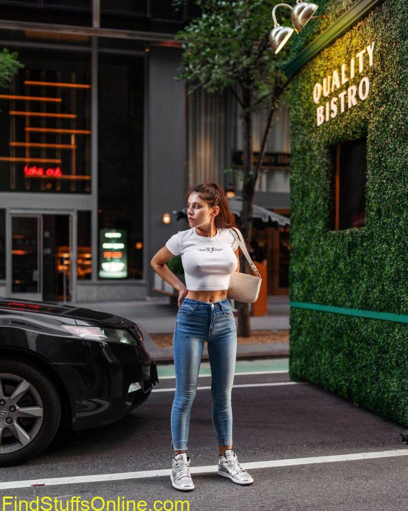 Model Violet Summers Latest HD Pictures